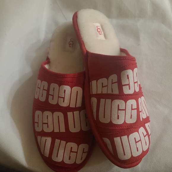 UGG | Shoes | Ugg Mens Scuff Graphic Band In Red White | Poshmark